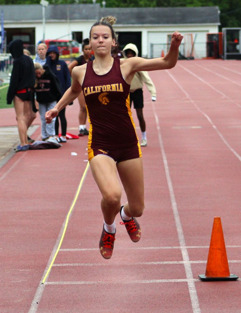 Last Chance: Lady Gators’ Larkin posts top time in 400 - Herald-Standard